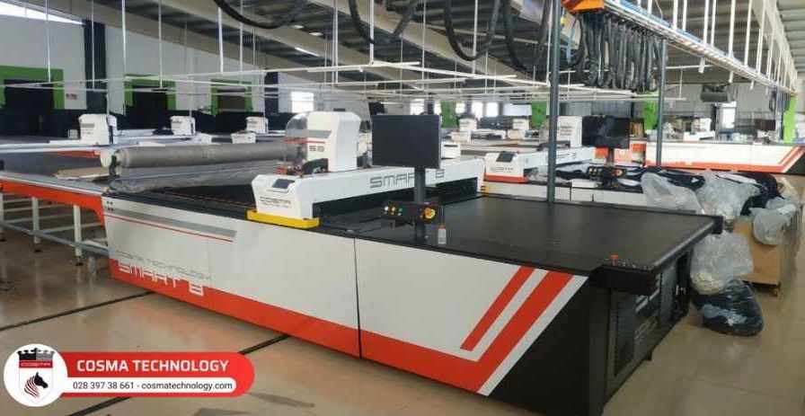 What are the objectives and method of cutting room in garment industry?